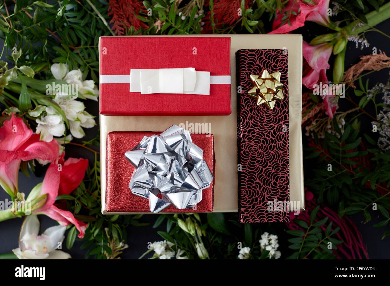 Present boxes hi-res stock photography and images - Alamy