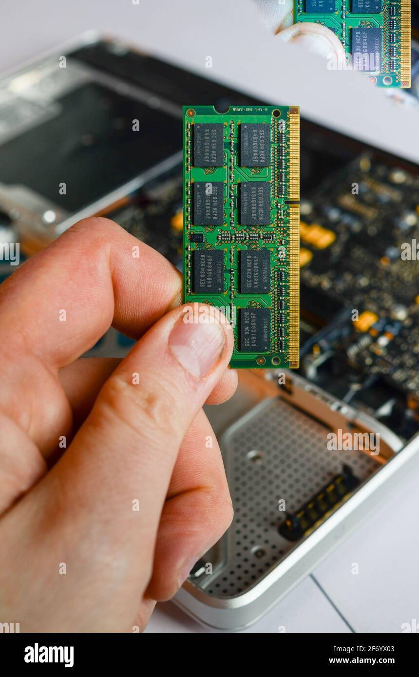 changing vintage macbook pro ram Stock Photo - Alamy