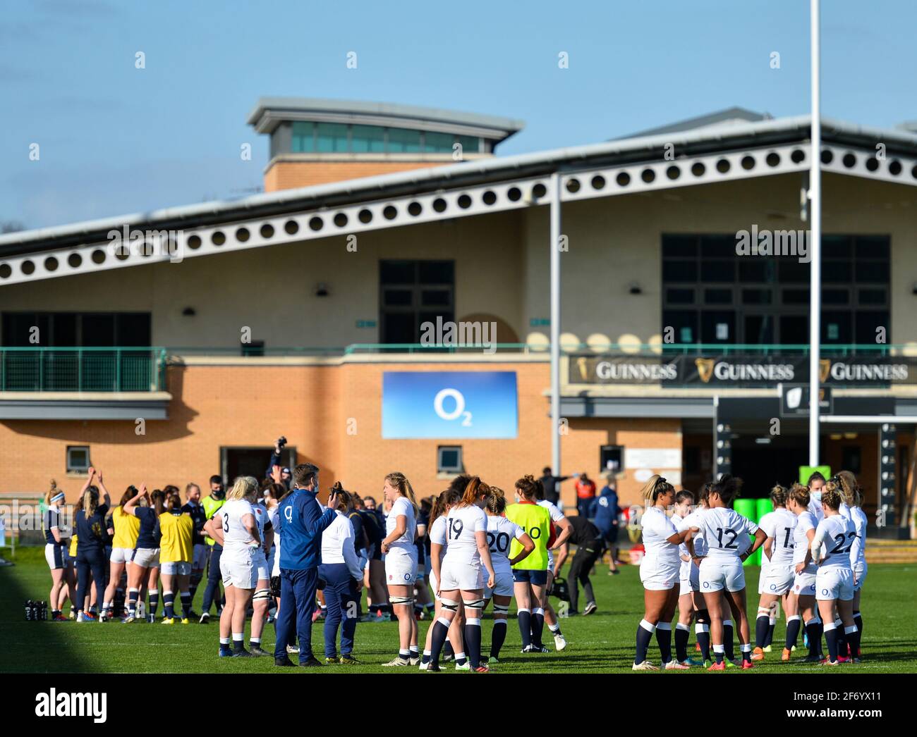 England rugby team huddle hi-res stock photography and images - Alamy