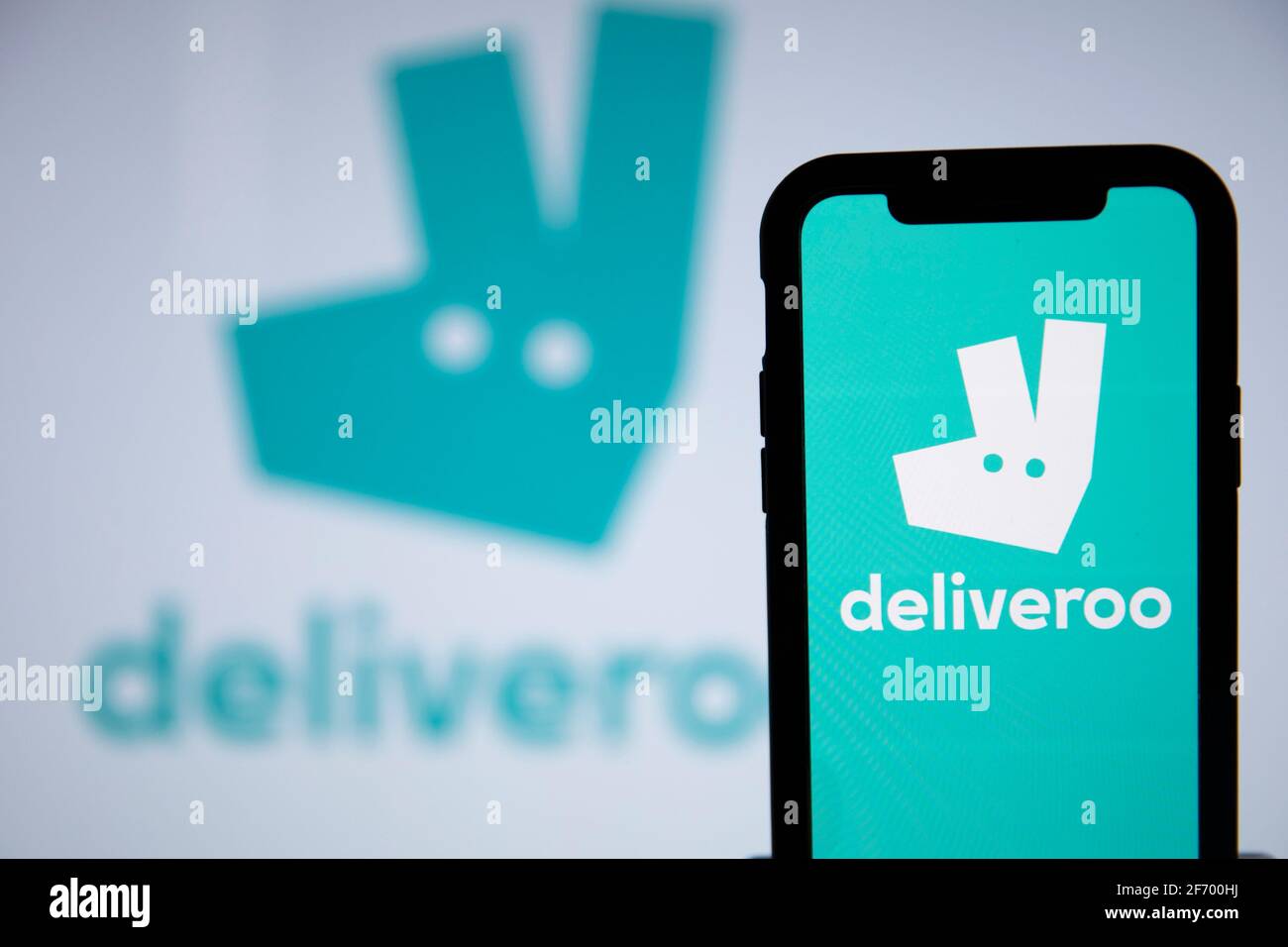 Deliveroo food delivery app on smartphone screen hi-res stock ...