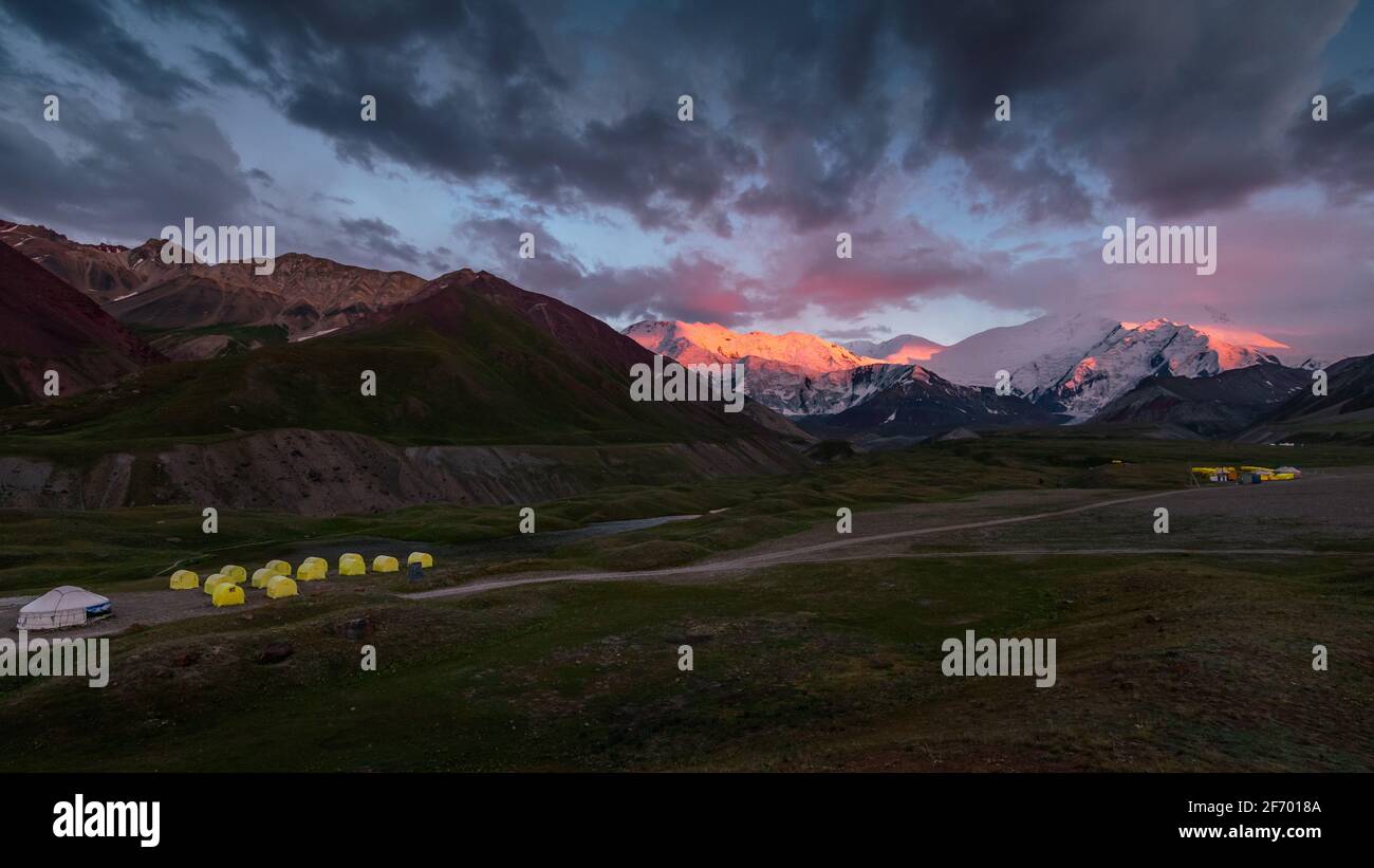 Camp red cloud hi-res stock photography and images - Alamy