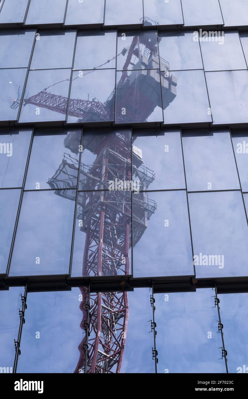 Glass elevator exterior hi-res stock photography and images - Alamy