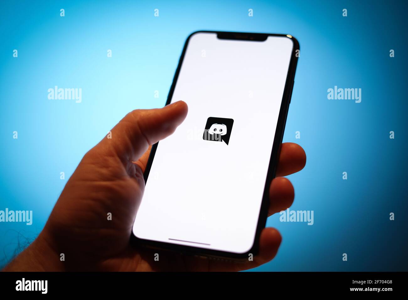 Discord messaging app hi-res stock photography and images - Alamy