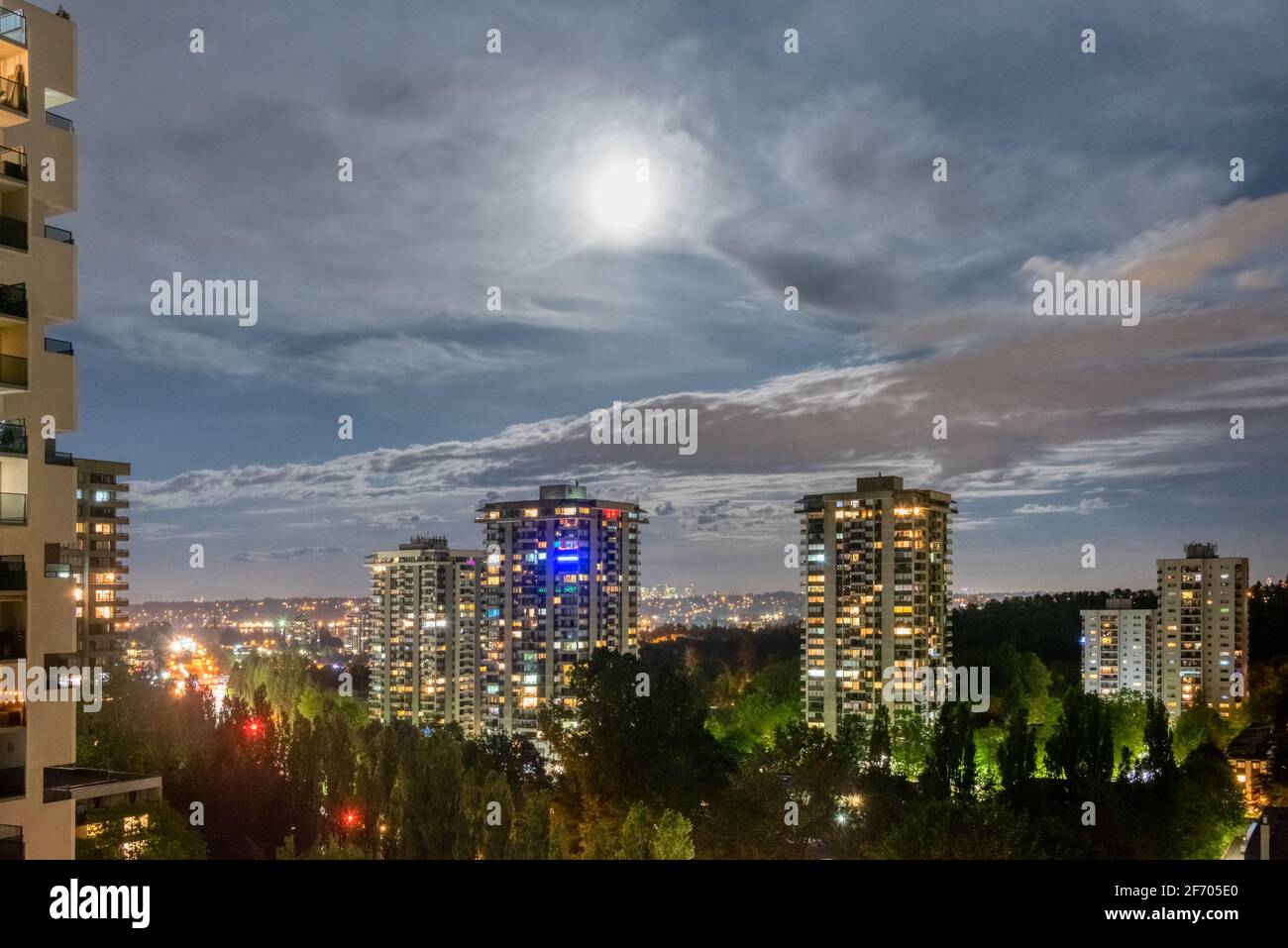 Dark night sky suburbs hi-res stock photography and images - Alamy