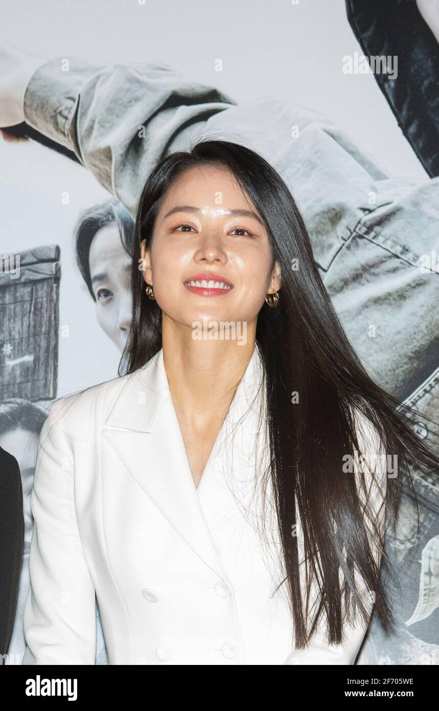 Seoul, South Korea. 01st Apr, 2021. South Korean actress, Ahn Ji-Hye poses for photographers ...