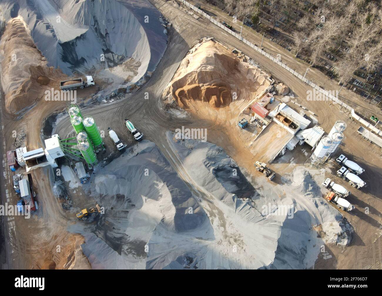 Ready mix concrete batching plant. Producing сoncrete and portland ...