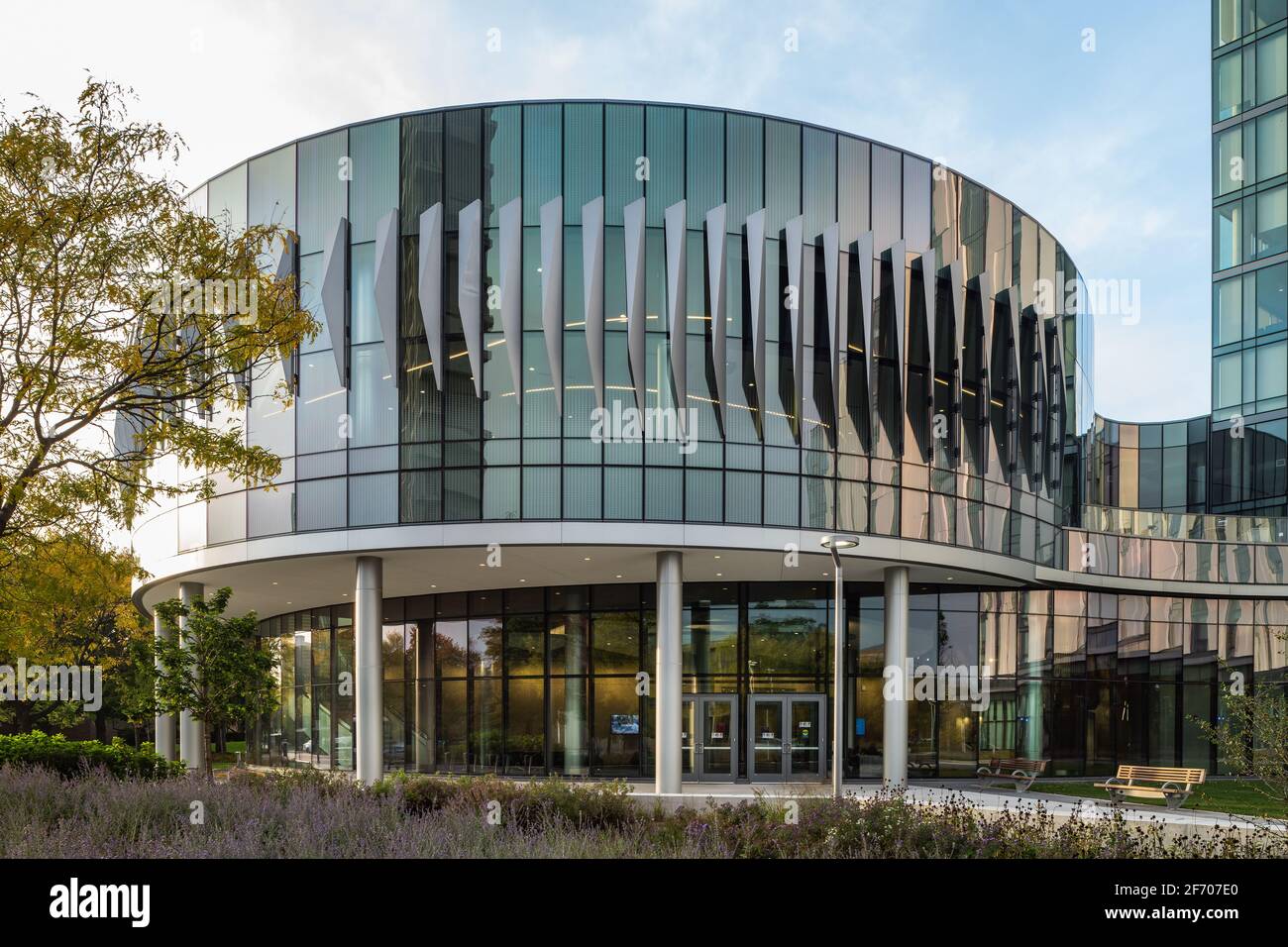 UIC Academic and Residential Complex designed by Solomon Cordwell Buenz ...