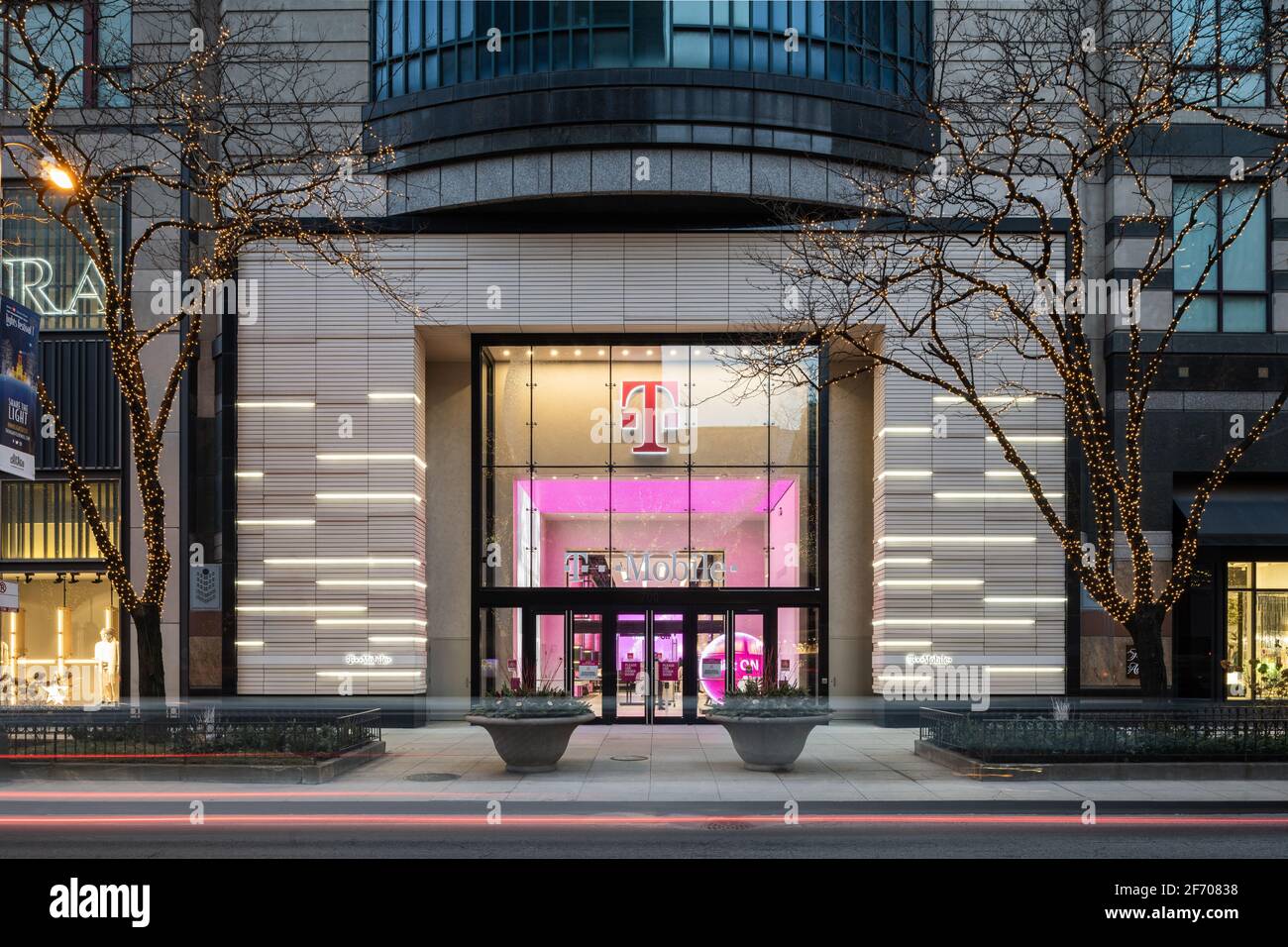 Interior of T Mobile flagship store on Michigan Avenue Stock Photo - Alamy