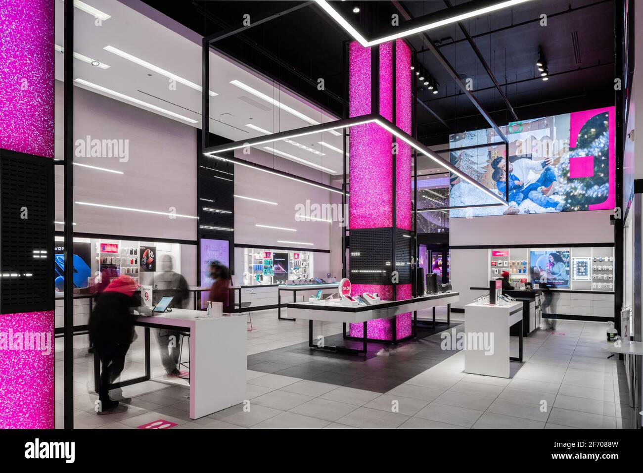 Interior of T Mobile flagship store on Michigan Avenue Stock Photo - Alamy