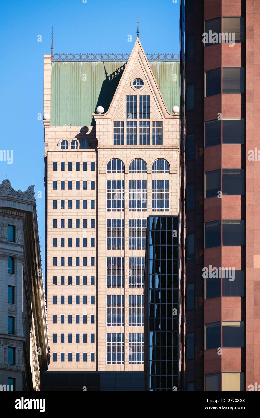 190 South LaSalle designed by Johnson Burgee Stock Photo - Alamy