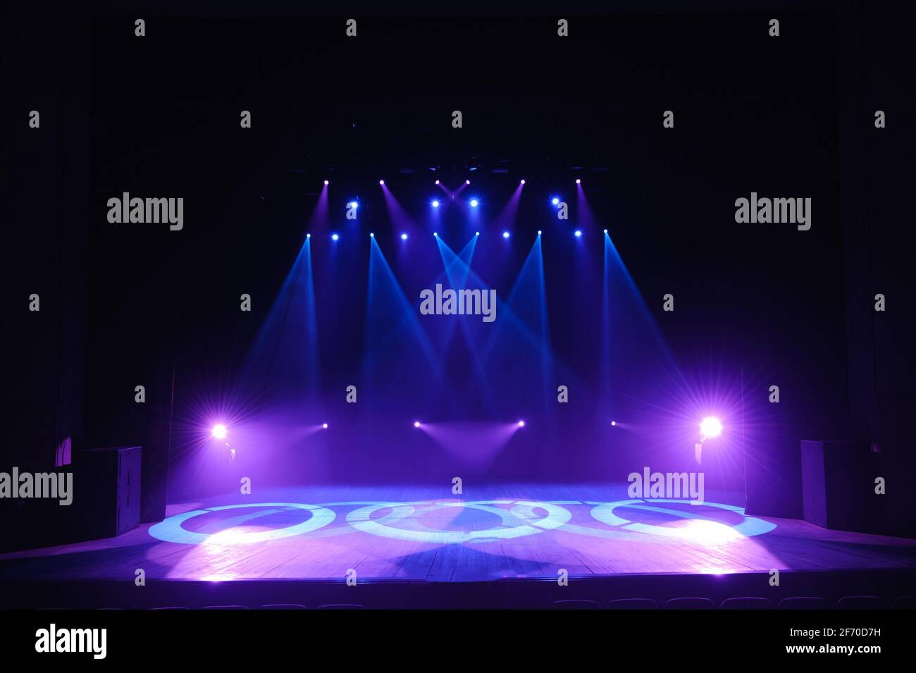Free stage with lights, lighting devices on the consert Stock Photo - Alamy