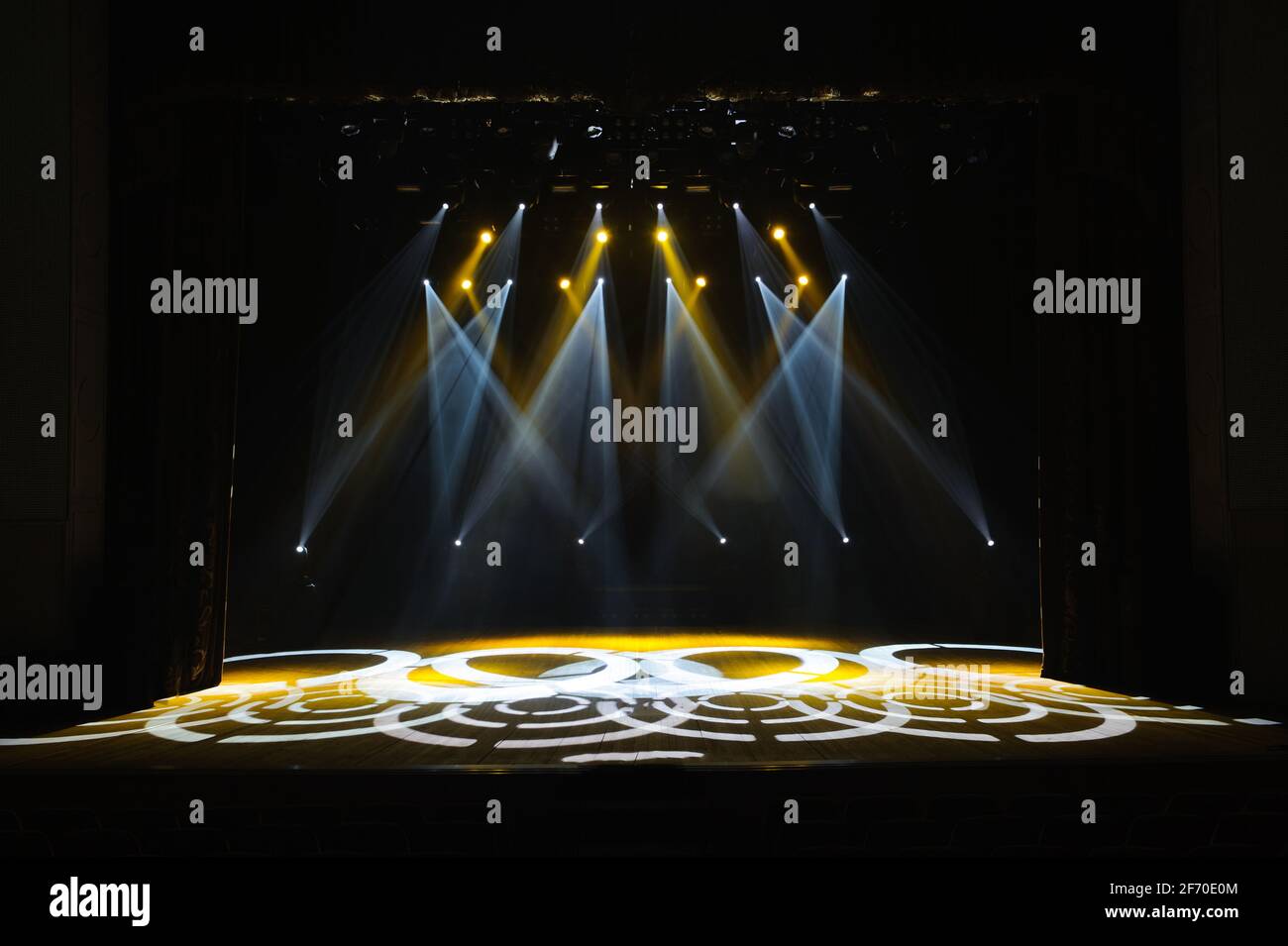 Free stage with lights, lighting devices on the consert Stock Photo - Alamy