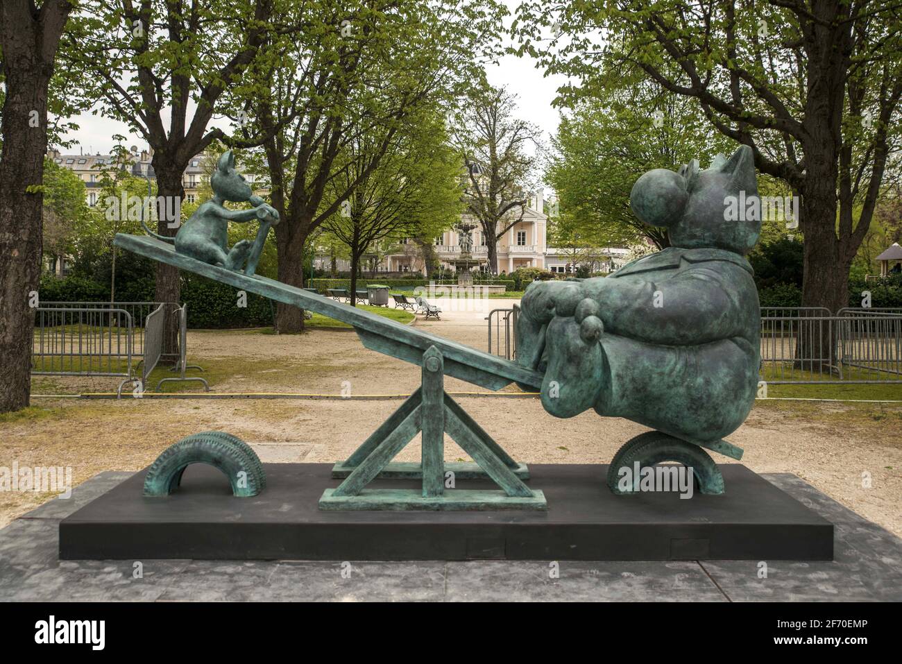 The designer and sculptor Philippe Geluck exhibits twenty 'cats' from ...