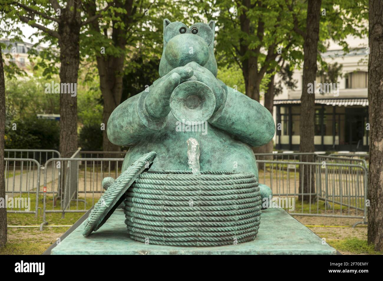 The designer and sculptor Philippe Geluck exhibits twenty 'cats' from ...