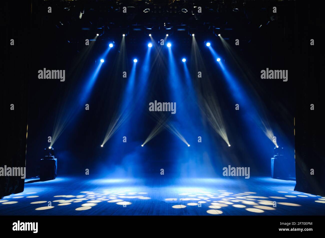 Free stage with lights, lighting devices on the consert Stock Photo - Alamy