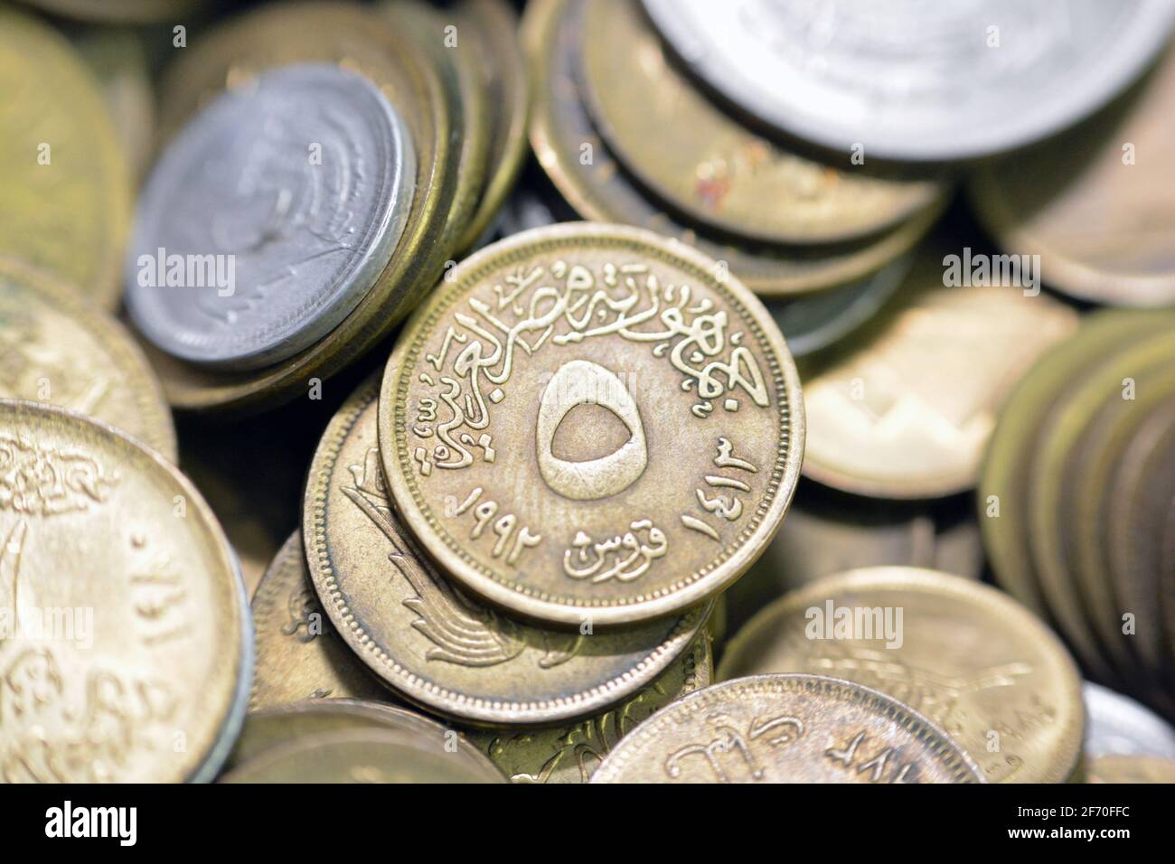 five Egyptian piasters coin 1992 (observe side of the coin), old ...