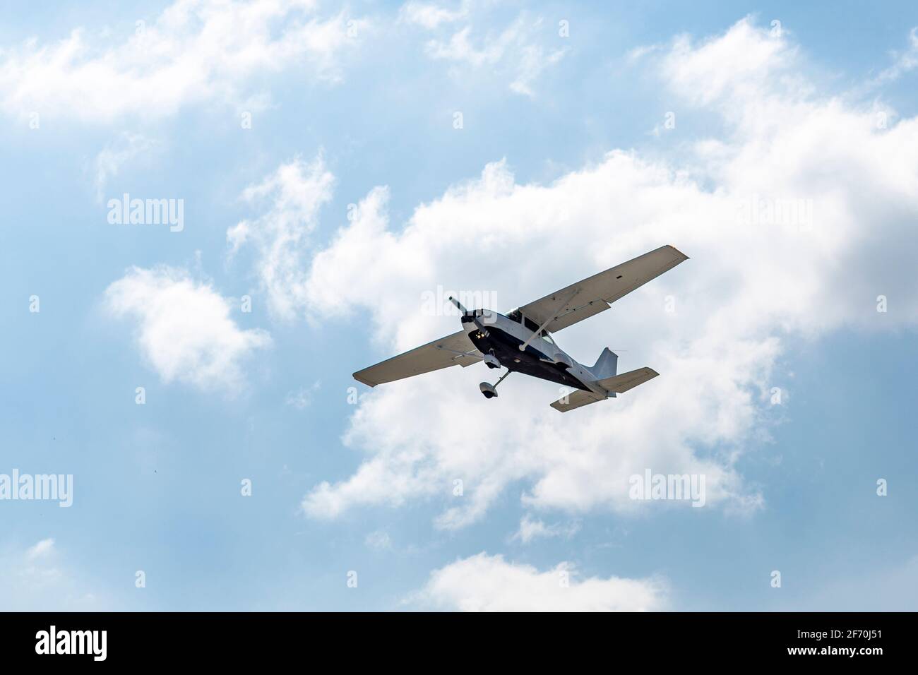 Cockpit view small plane landing hi-res stock photography and images ...