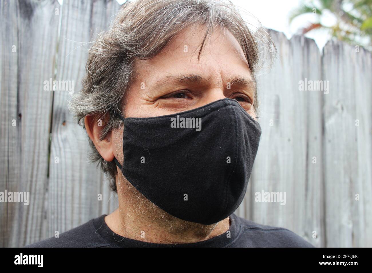 Old Man Wearing Mask Stock Photo - Alamy