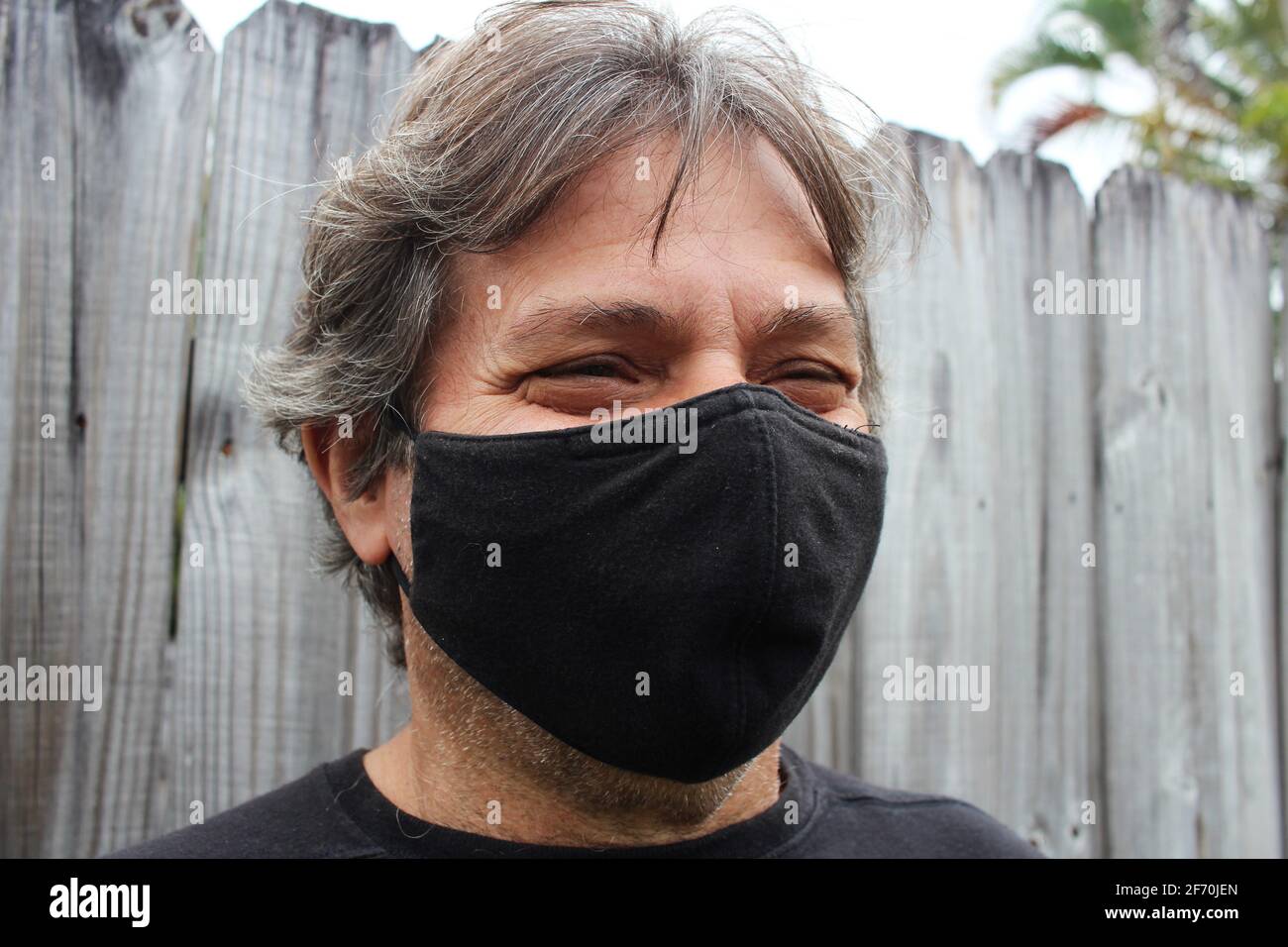 Old Man Wearing Mask Stock Photo - Alamy
