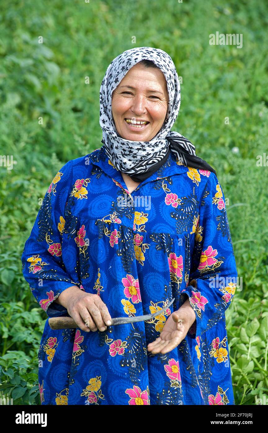 Happy working in fields hi-res stock photography and images - Alamy