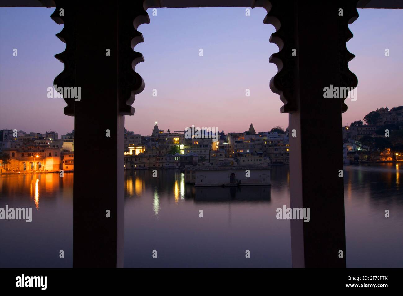 Udaipur lake rajasthan hi-res stock photography and images - Alamy