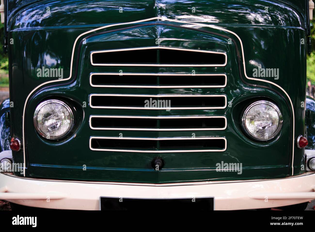 Truck grills front hi-res stock photography and images - Alamy