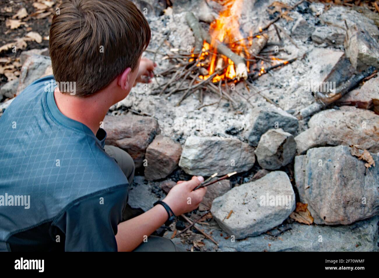 Campfire of boy scouts hi-res stock photography and images - Alamy