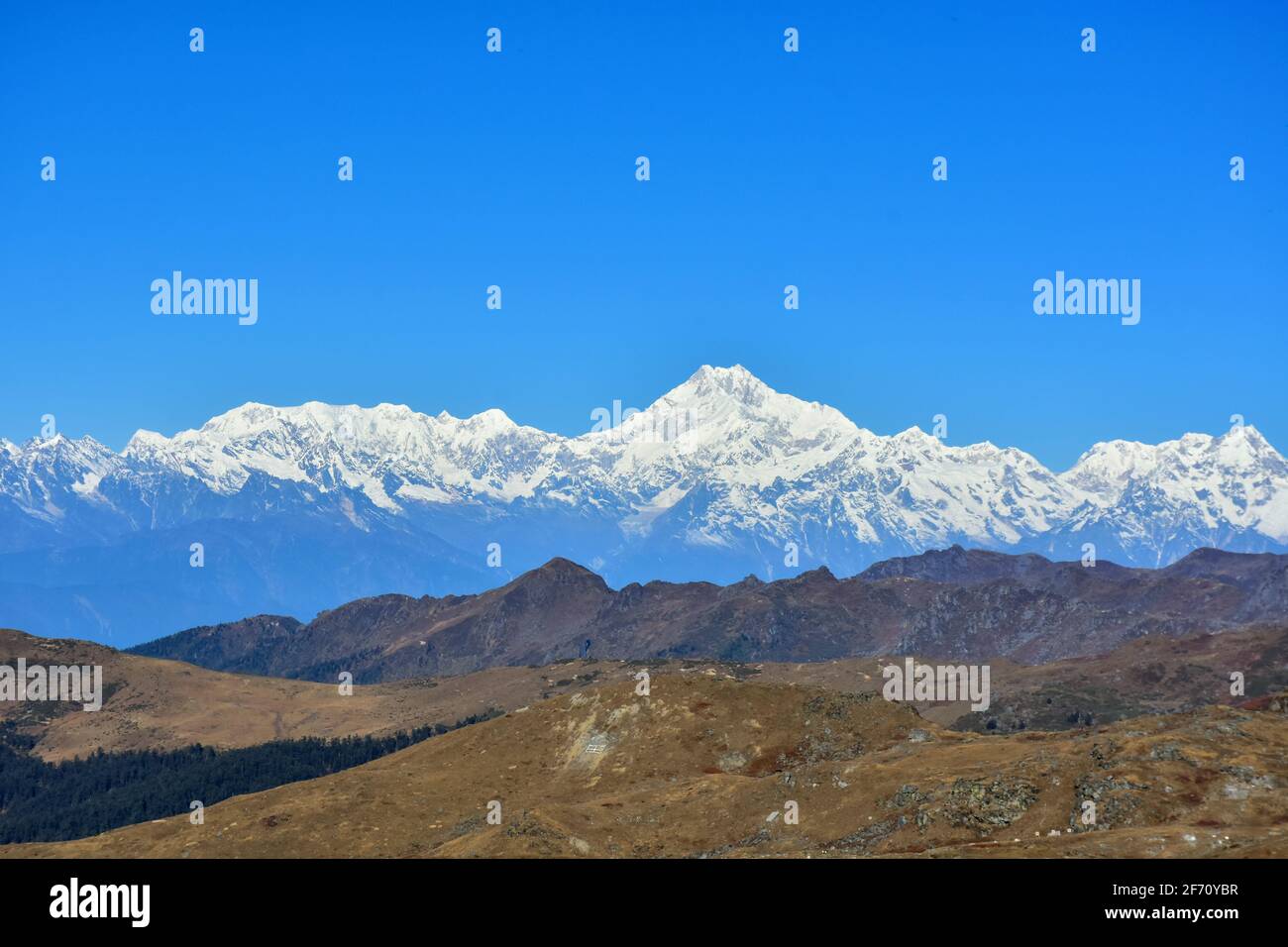Panoramic and Majestic view of mount Kanchenjunga from sikkim Stock ...