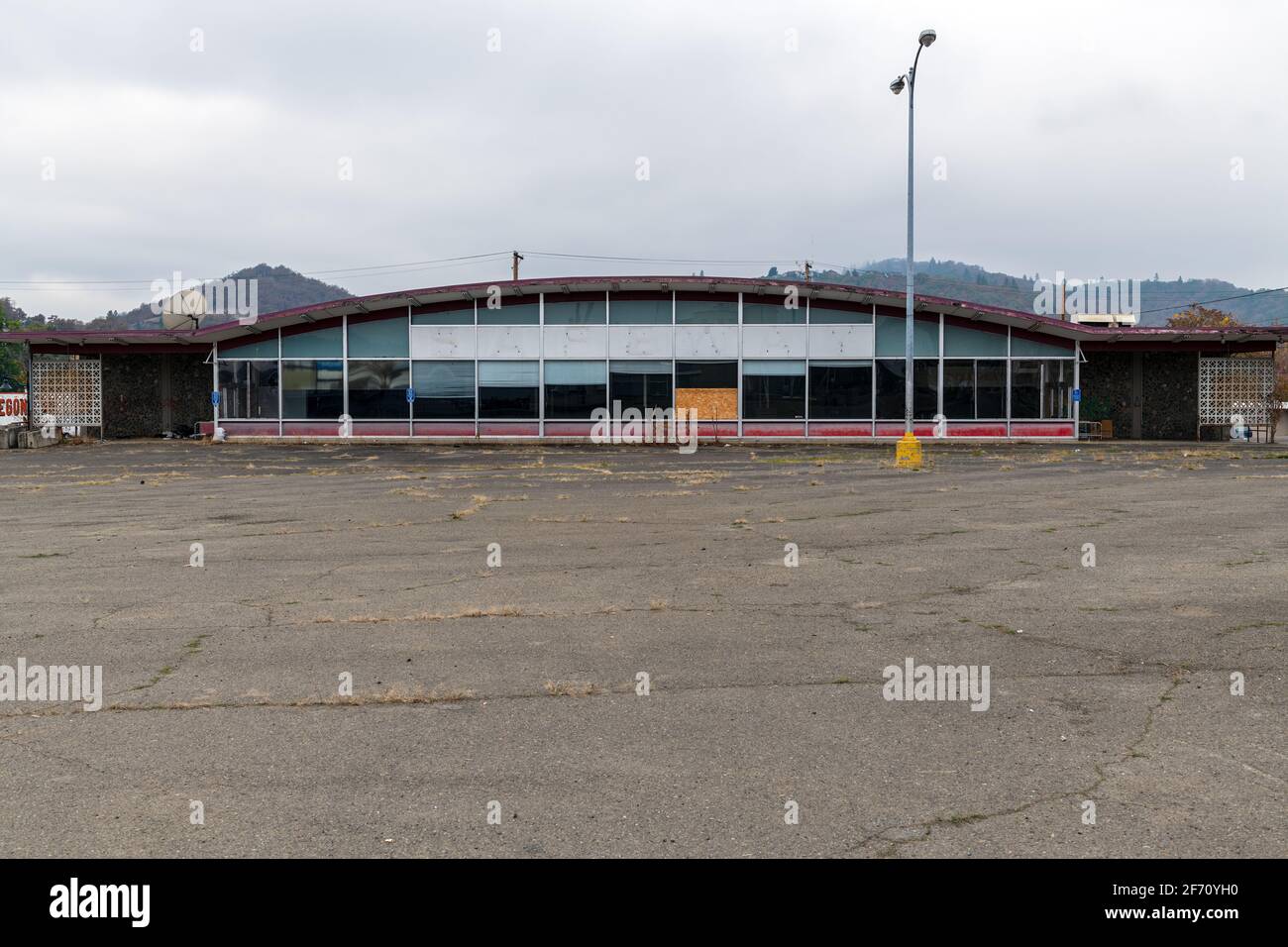 Grocery store parking lot hi-res stock photography and images - Alamy