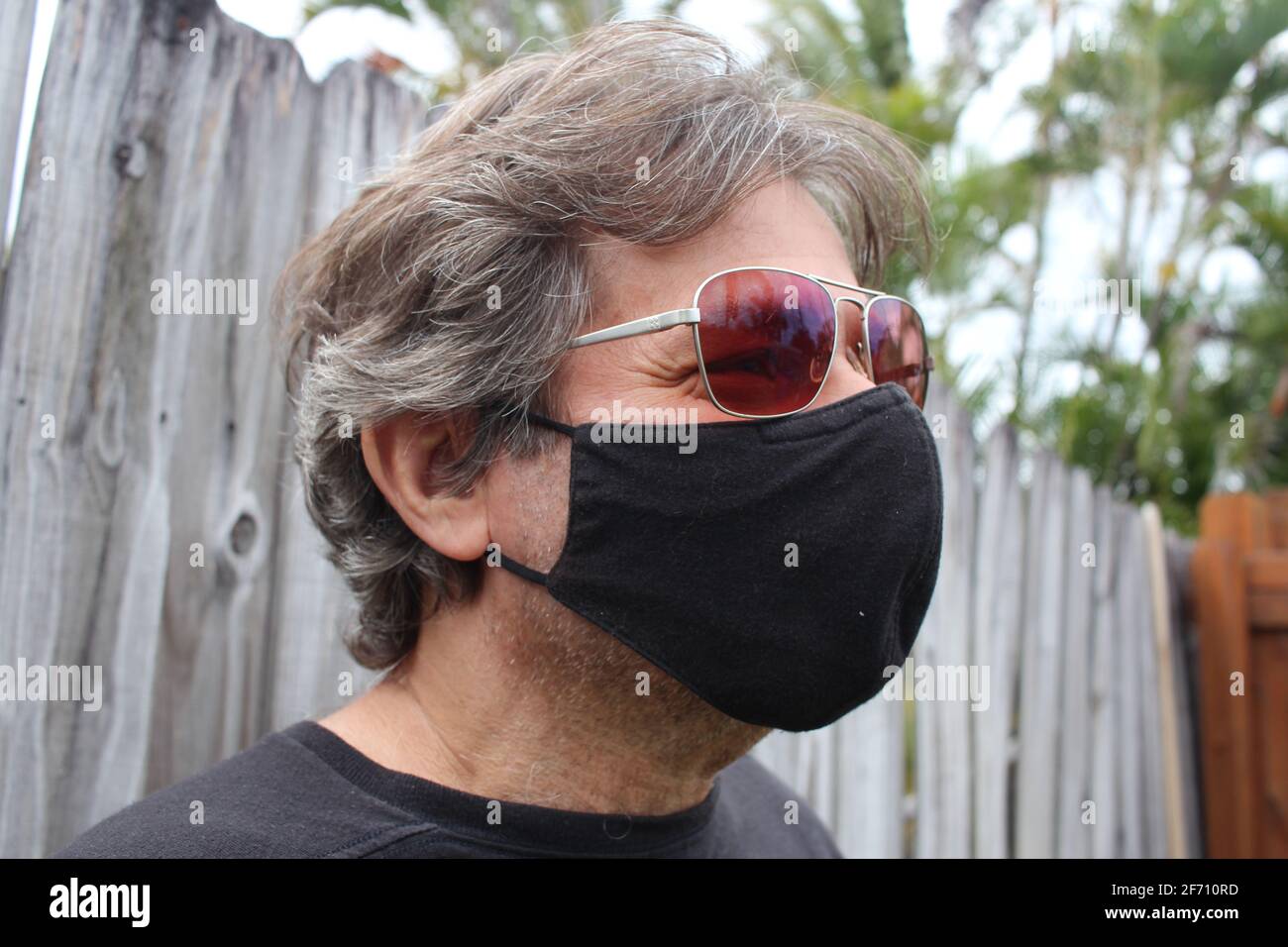 Male with mask hi-res stock photography and images - Alamy