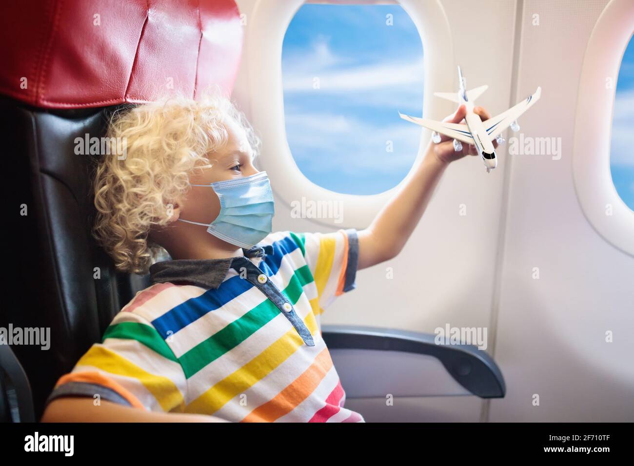 Child in airplane in face mask. Virus outbreak. Coronavirus and flu ...
