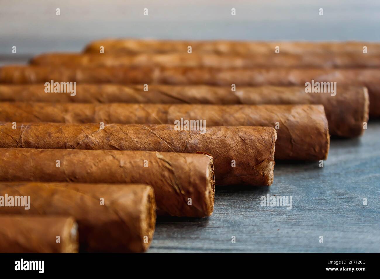 Cigar bunch hi-res stock photography and images - Alamy