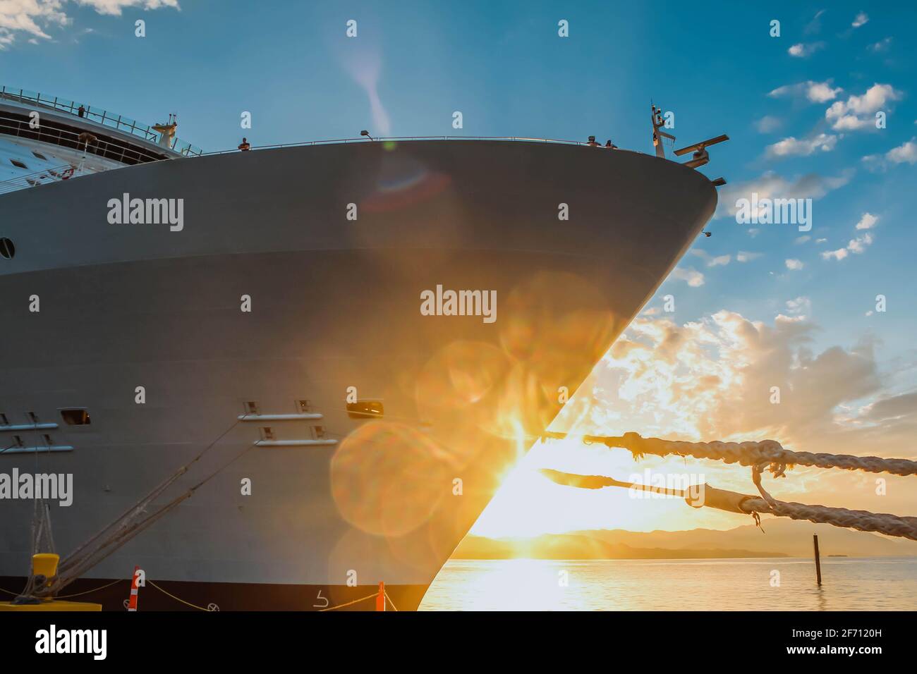 Ship front close up hi-res stock photography and images - Alamy