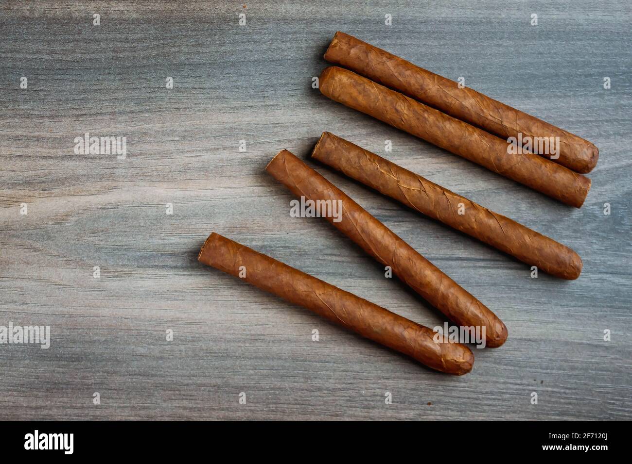 Cigar bunch hi-res stock photography and images - Alamy