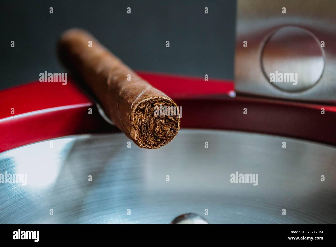 Havana cigar texture hi-res stock photography and images - Alamy