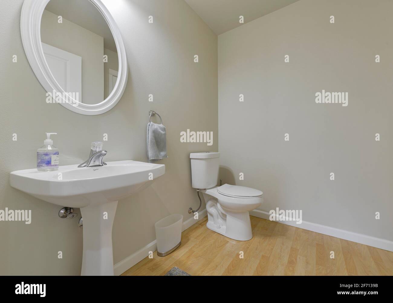 Modern residential bathroom interior Stock Photo - Alamy