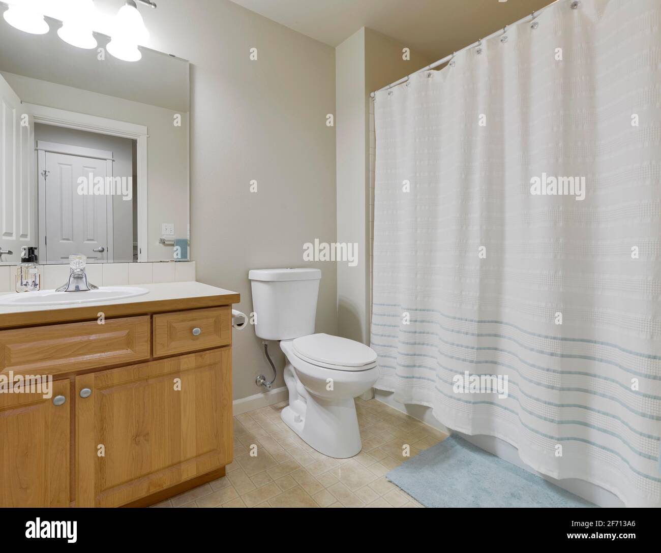 Modern residential bathroom interior Stock Photo - Alamy