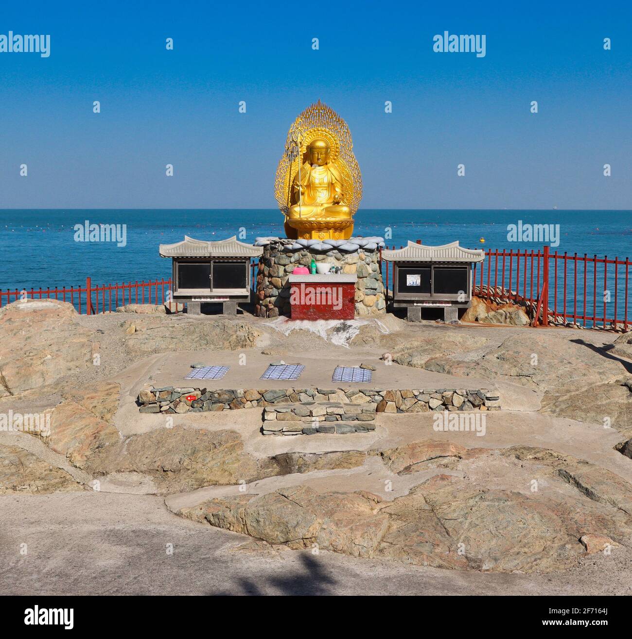 Korea busan haedong yonggungsa temple hi-res stock photography and ...