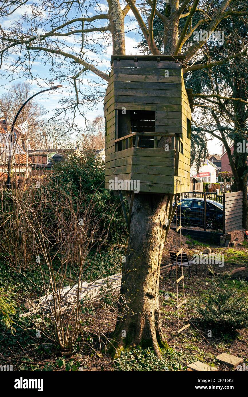 Timber made house hi-res stock photography and images - Alamy