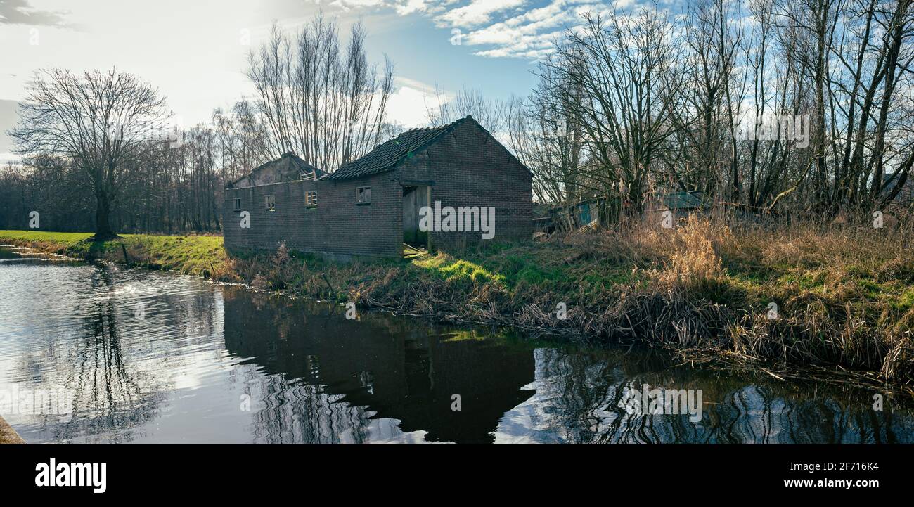 Decayed house hi-res stock photography and images - Alamy