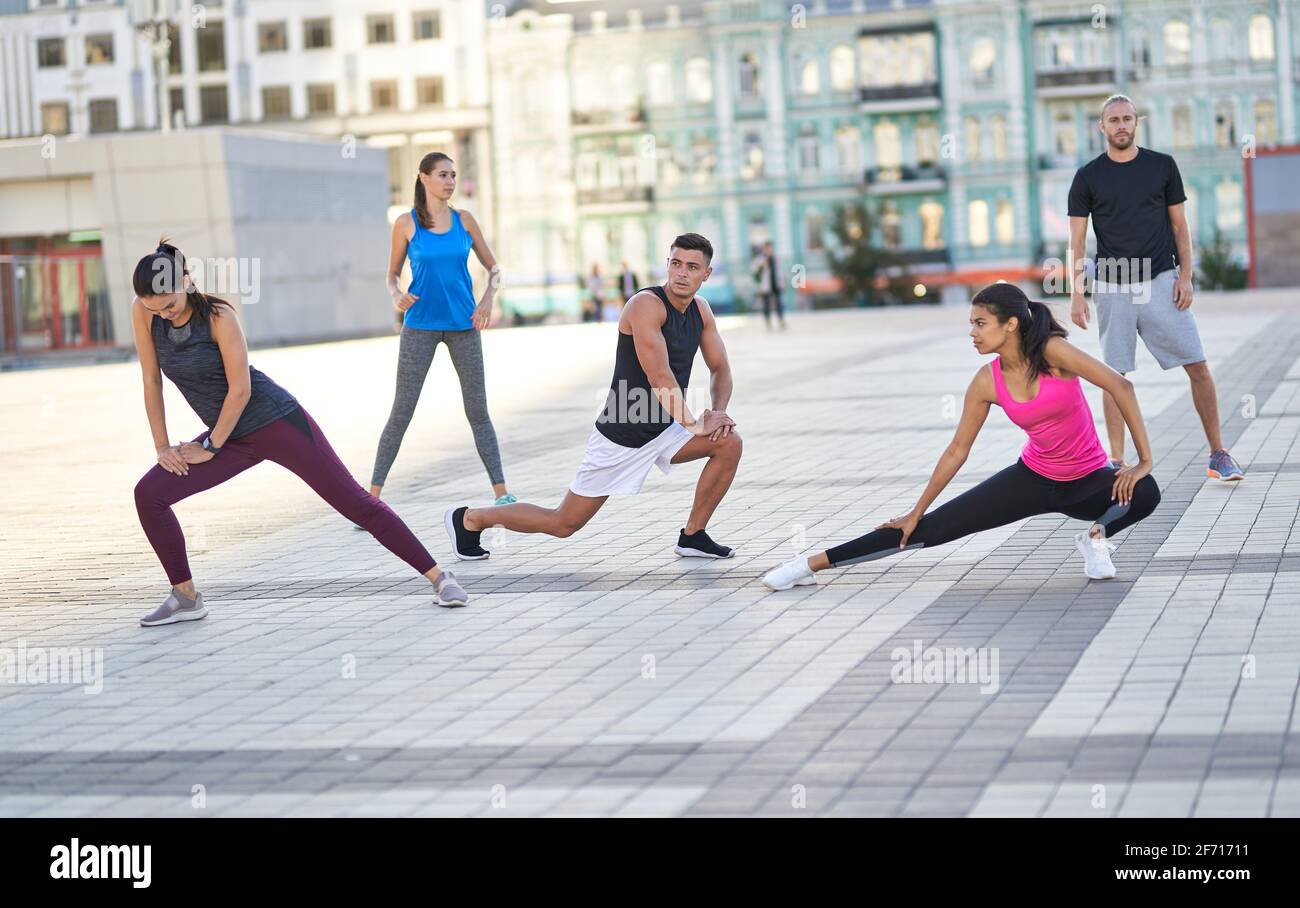 Jogging people group stretching hi-res stock photography and images - Alamy