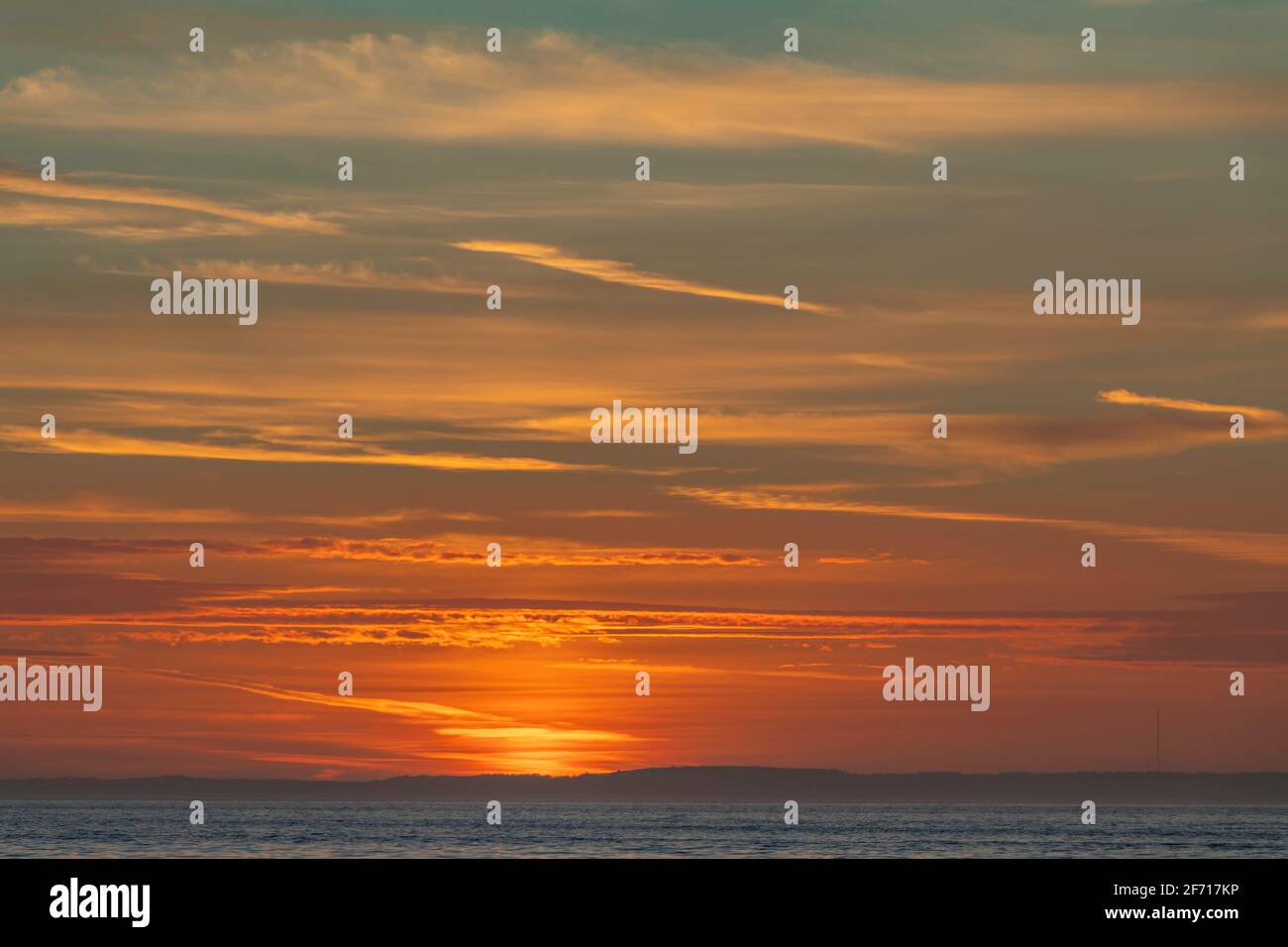 Sunset over the Bristol channel Stock Photo - Alamy