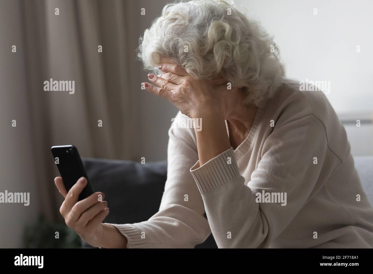 Old person phone frustrated hi-res stock photography and images - Alamy
