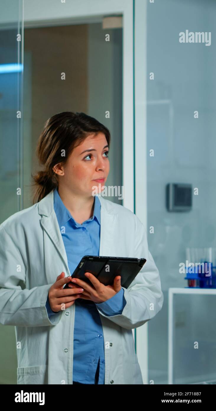 Researchers monitoring vo2 woman performance hi-res stock photography ...