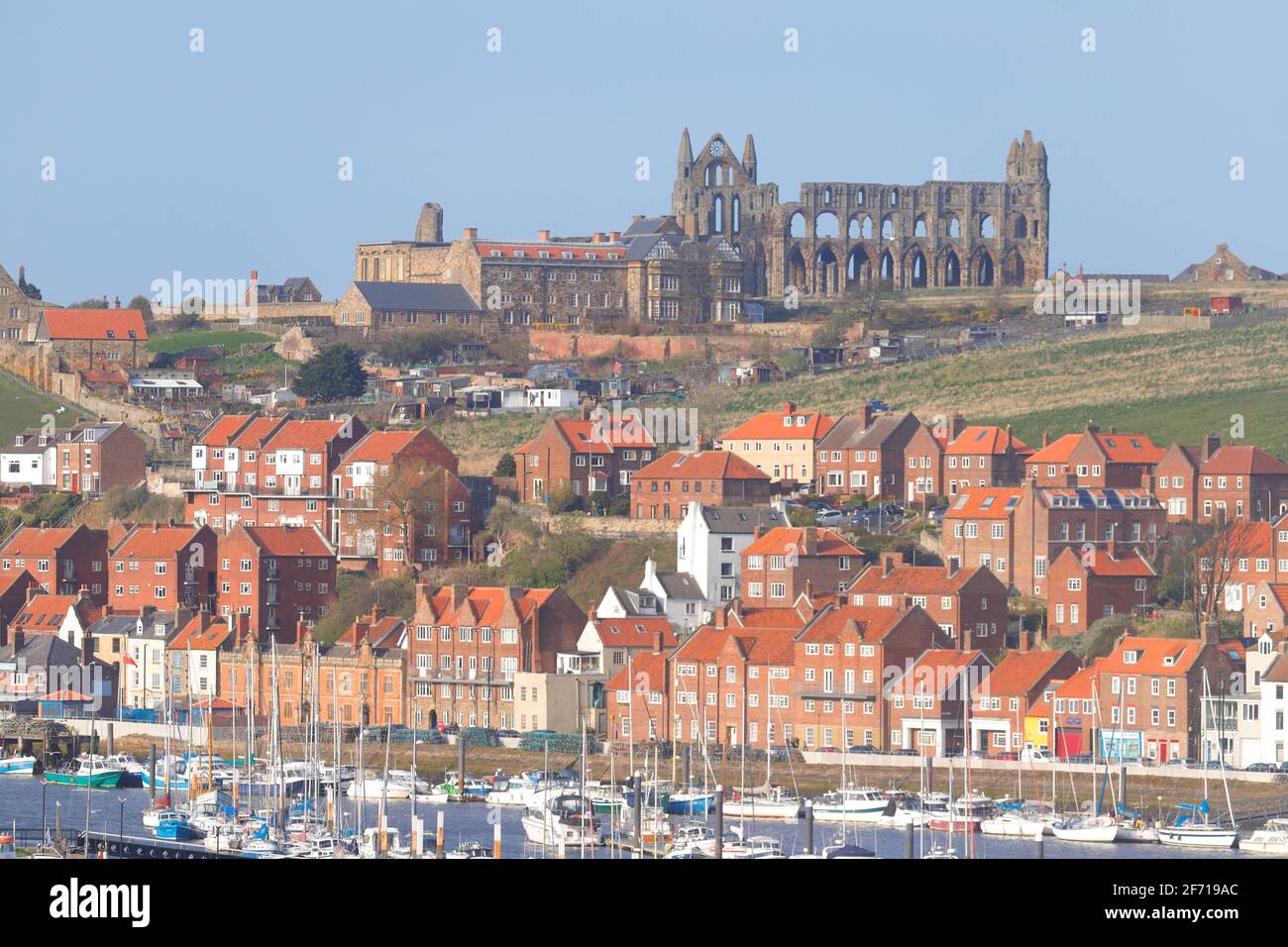 A view across Whitby from the A171 bridge above the Esk River Stock ...
