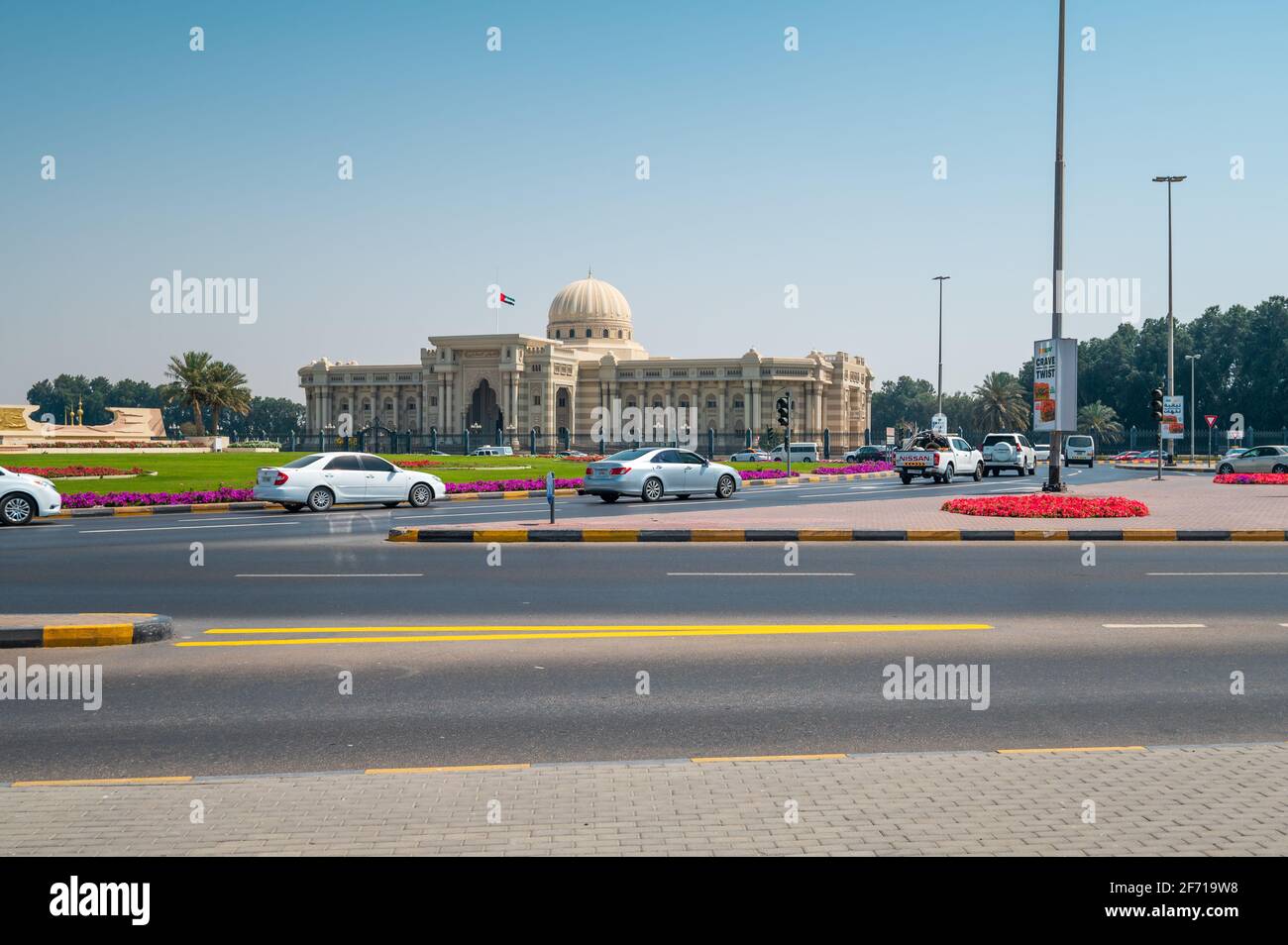 Islamic architecture square hi-res stock photography and images - Alamy