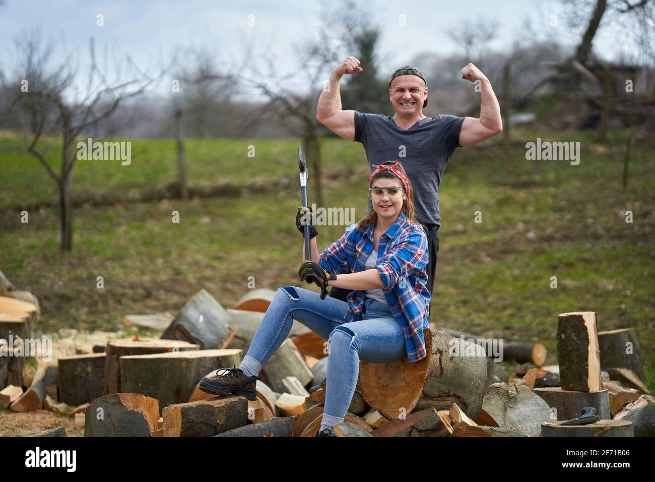 Couple splitting large beech wood in the backyard Stock Photo - Alamy