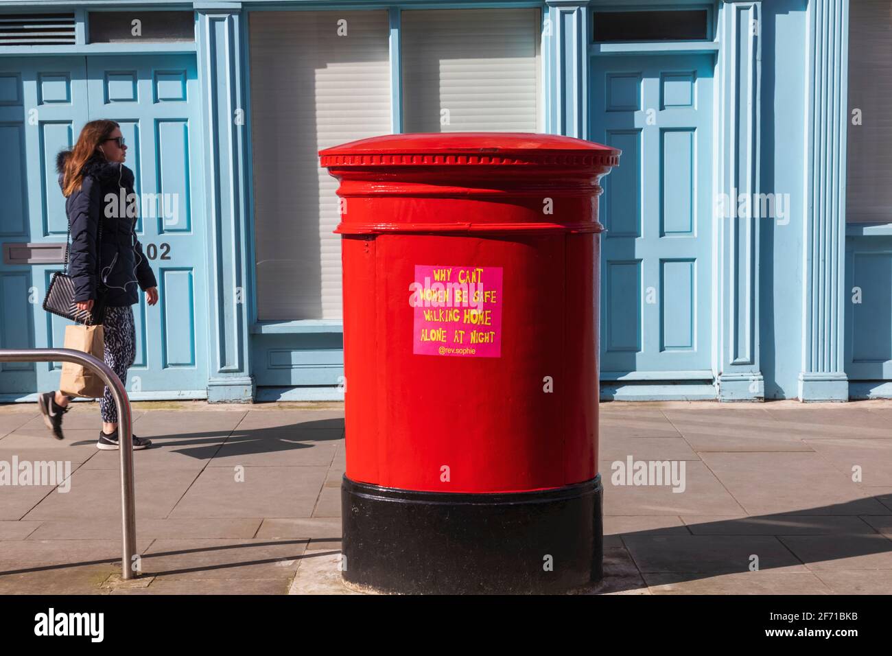 Britain england london letterbox hi-res stock photography and images ...