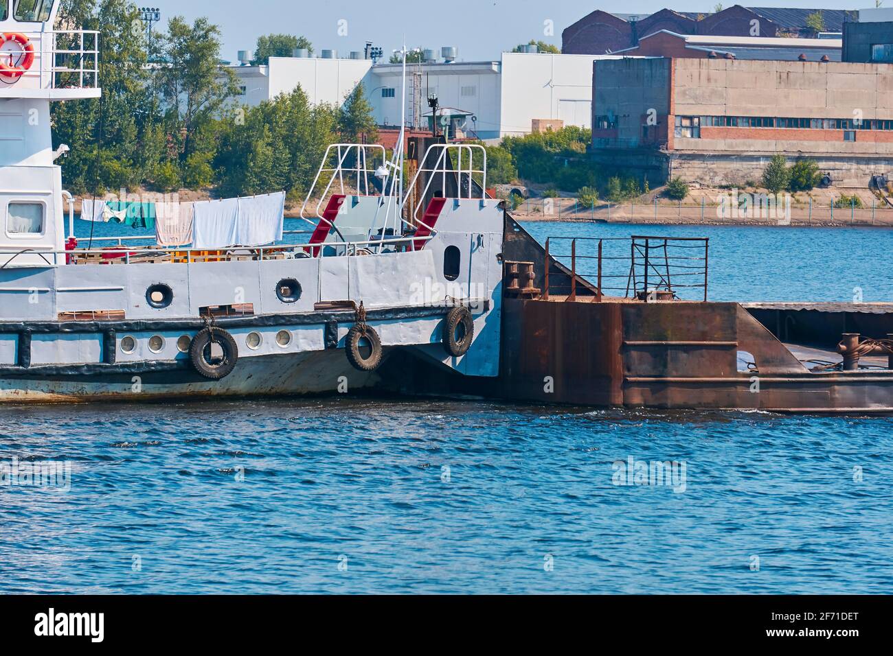 Dry bulk cargo barge hi-res stock photography and images - Alamy