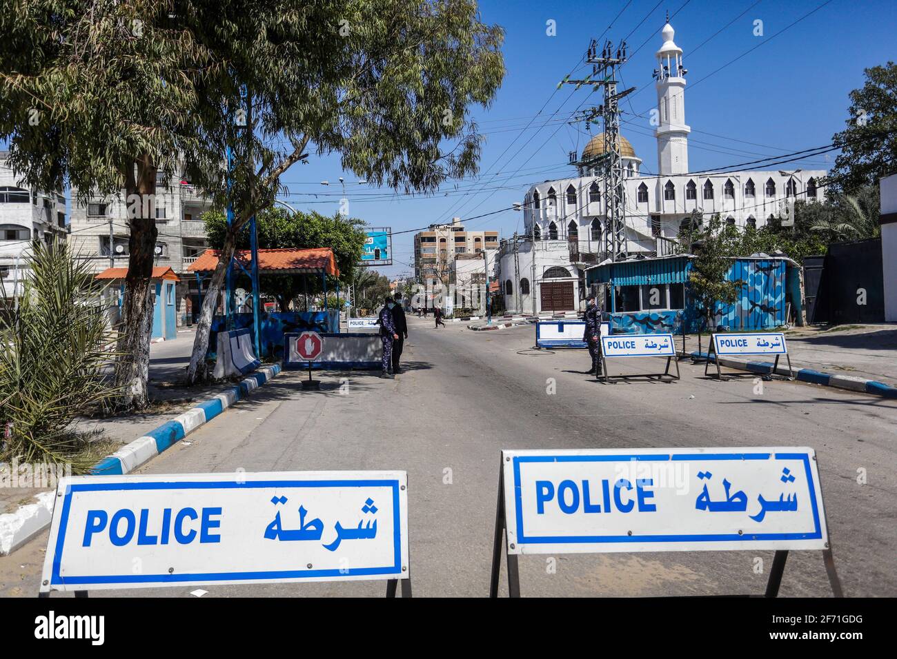 Hamas policeman hi-res stock photography and images - Alamy